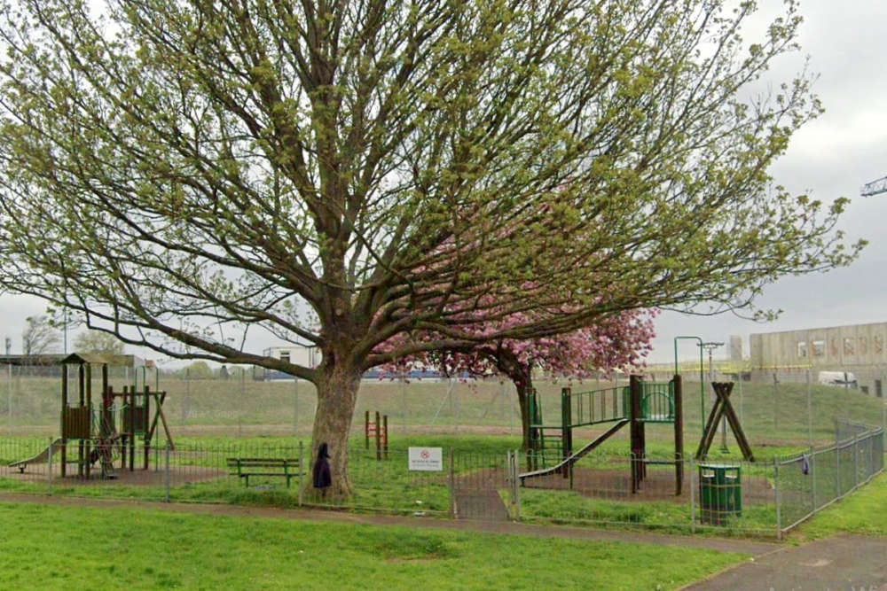 Parents’ anger at ongoing playground closure - Sunshine Radio