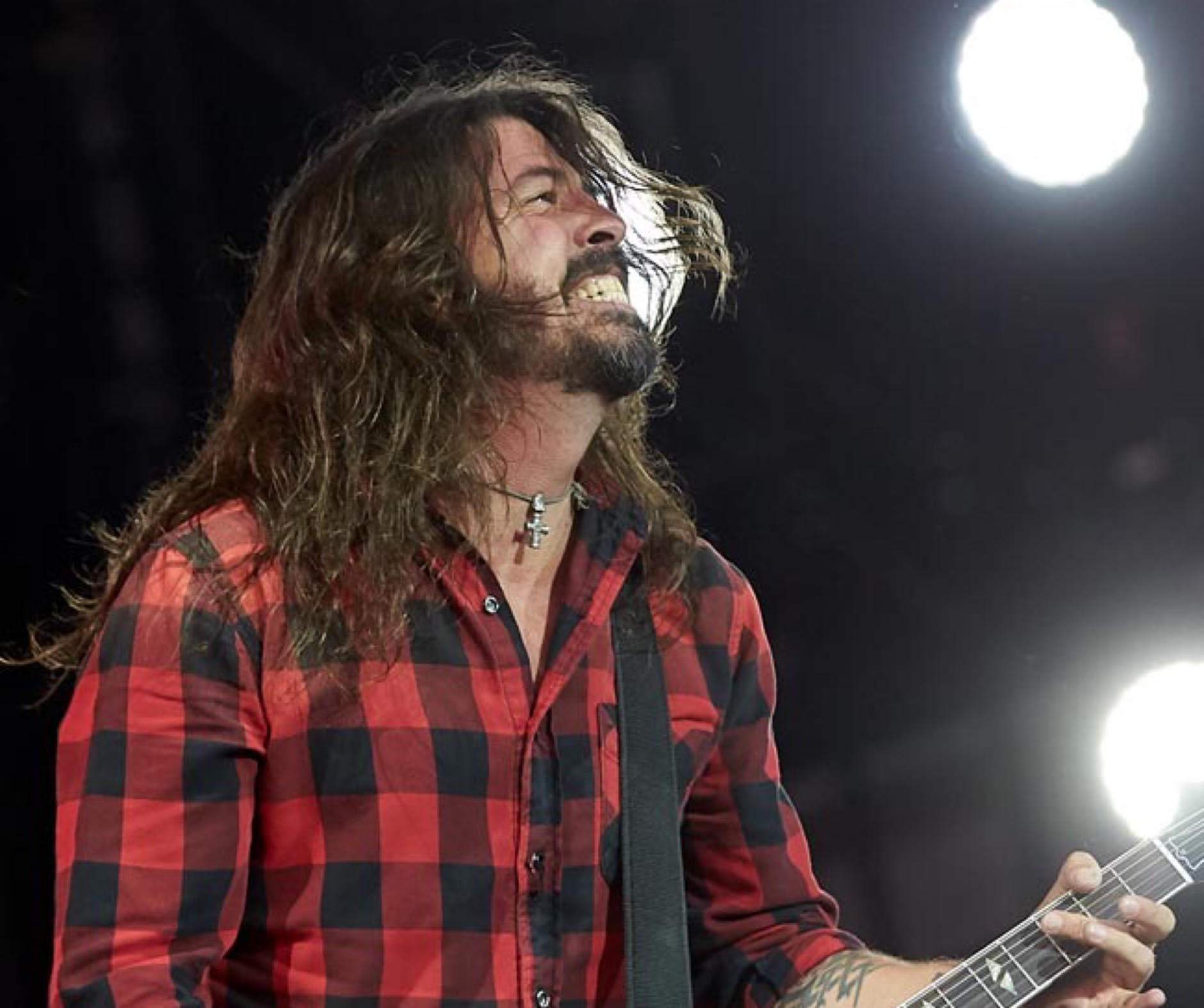 Dave Grohl launches Instagram for his 'ridiculous stories' - Q Radio
