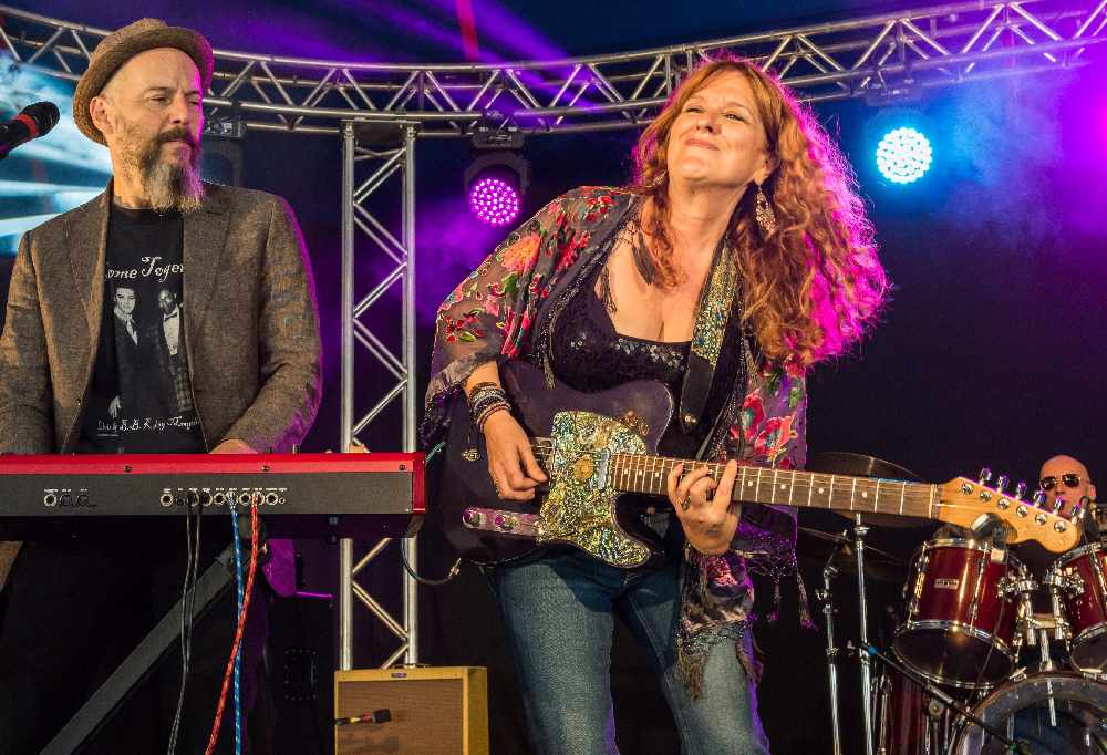 Debbie Bond at Bletchley Blues Club - MKFM 106.3FM - Radio Made in ...