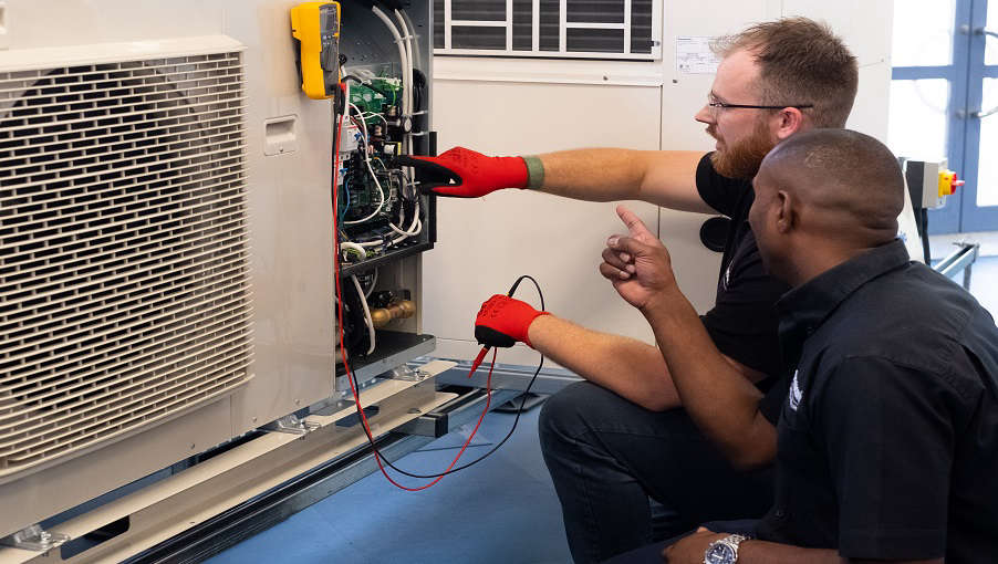 Panasonic to present six expert talks at Installer Show 2023 - Fix Radio