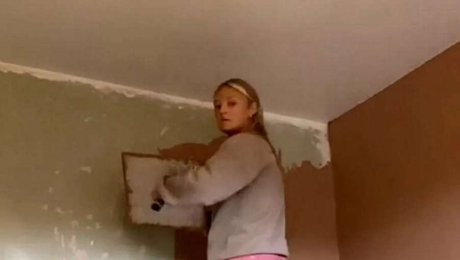 Waitress quits her job to become a plasterer - and now runs her own ...