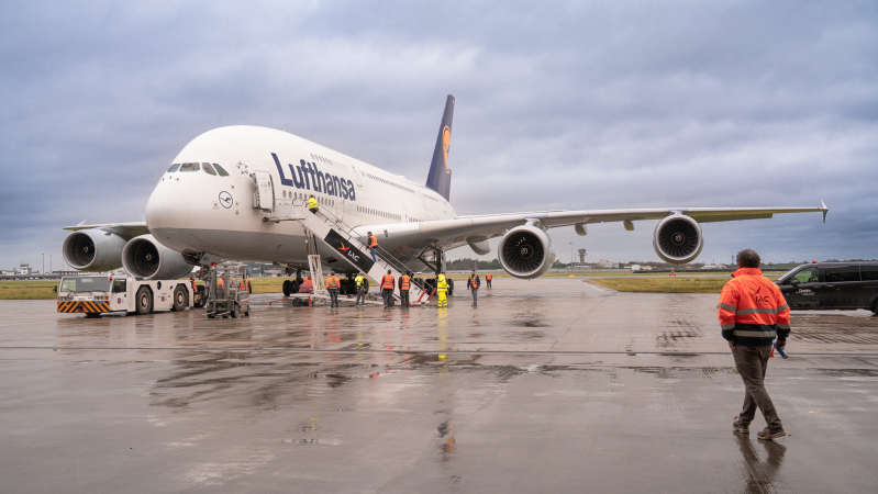 'Superjumbo' passenger plane lands at Shannon Airport - Limerick's Live 95