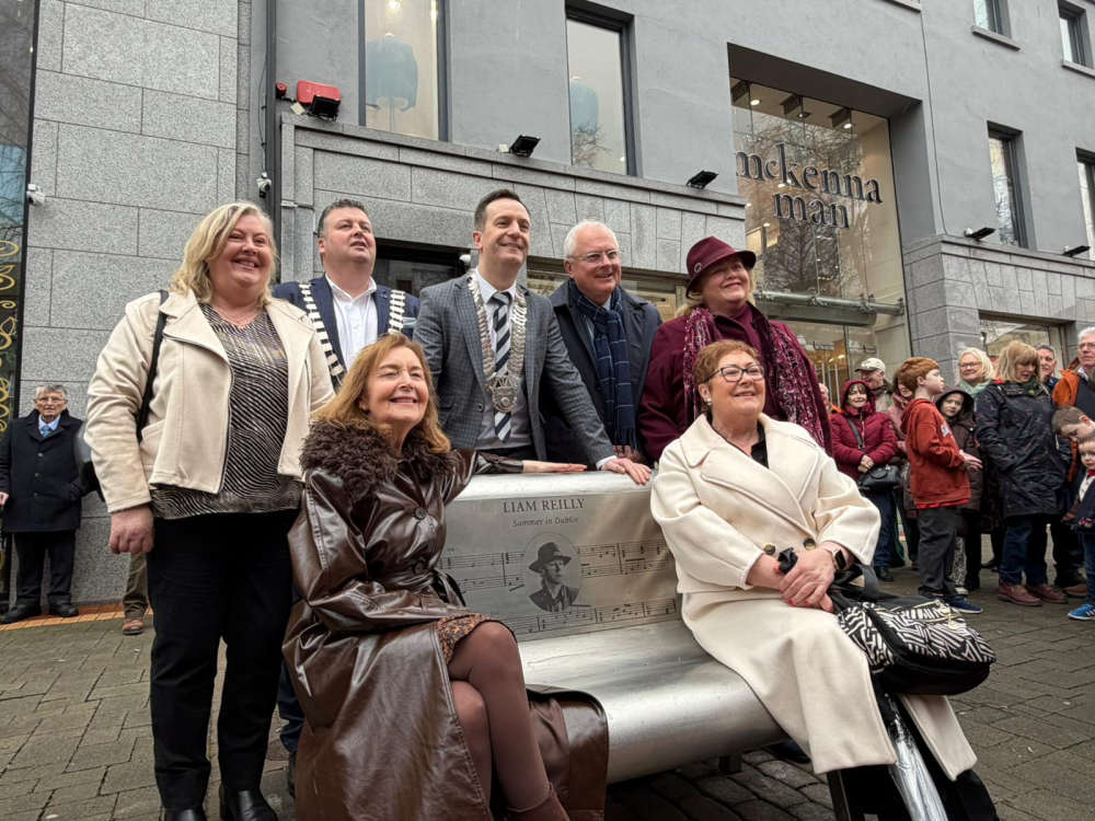 Memorial to Liam Reilly unveiled in Dundalk - LMFM
