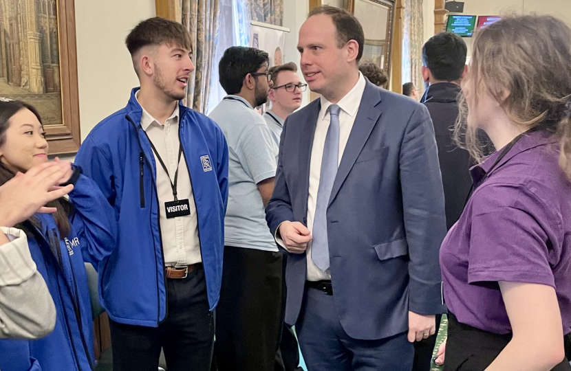 6,290 new apprenticeships in Buckingham since 2010 - Bucks Radio
