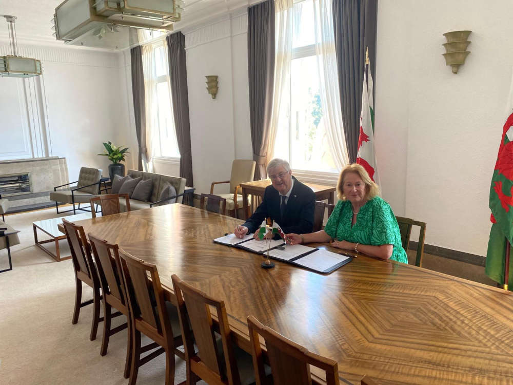 Agreement signed on Cornish and Welsh language - Cornwall's Rewind Radio